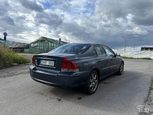 Blue Volvo S60 2005 in Vilnius, with an engine capacity of 2.40 L and mileage of 345 thousand km for 799 €, photo 4 on AUTOMOTO.COM.LV