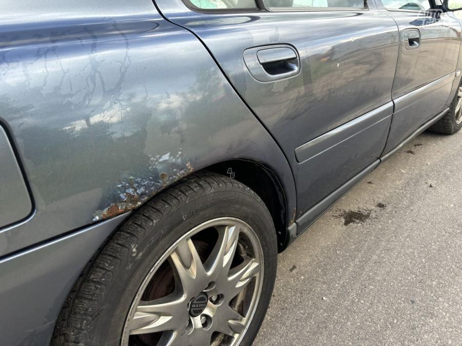Blue Volvo S60 2005 in Vilnius, with an engine capacity of 2.40 L and mileage of 345 thousand km for 799 €, photo 6 on AUTOMOTO.COM.LV