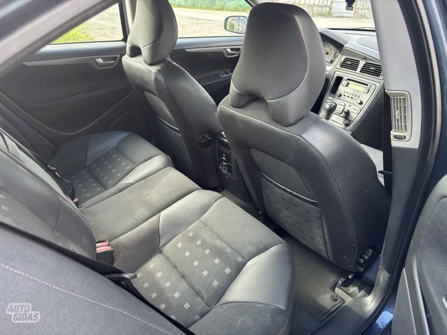 Blue Volvo S60 2005 in Vilnius, with an engine capacity of 2.40 L and mileage of 345 thousand km for 799 €, photo 10 on AUTOMOTO.COM.LV
