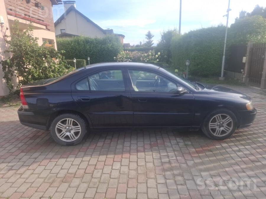 Zils Volvo S60 2005 Rīga, ar dzinēja tilpumu 2.40 L un nobraukumu 292 tūkst. km par 1150 €, foto 1 vietnē AUTOMOTO.COM.LV