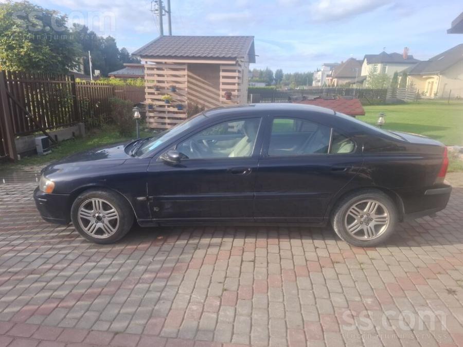 Zils Volvo S60 2005 Rīga, ar dzinēja tilpumu 2.40 L un nobraukumu 292 tūkst. km par 1150 €, foto 4 vietnē AUTOMOTO.COM.LV