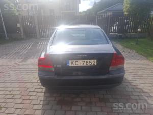 Zils Volvo S60 2005 Rīga, ar dzinēja tilpumu 2.40 L un nobraukumu 292 tūkst. km par 1150 €, foto 5 vietnē AUTOMOTO.COM.LV