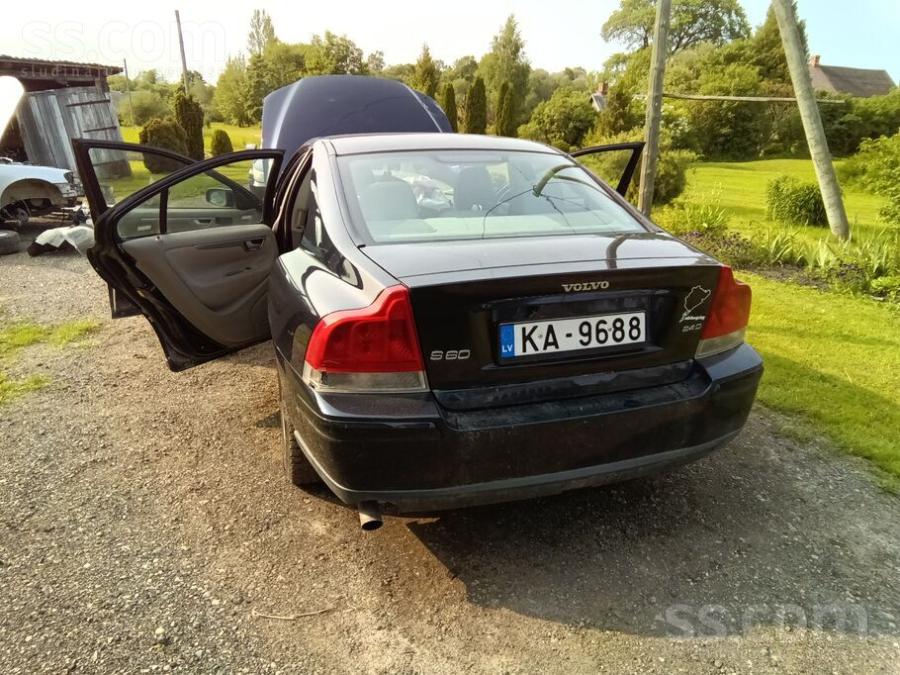 Blue Volvo S60 2006 in Preili, with an engine capacity of 2.40 L and mileage of 296 thousand km for 1400 €, photo 13 on AUTOMOTO.COM.LV
