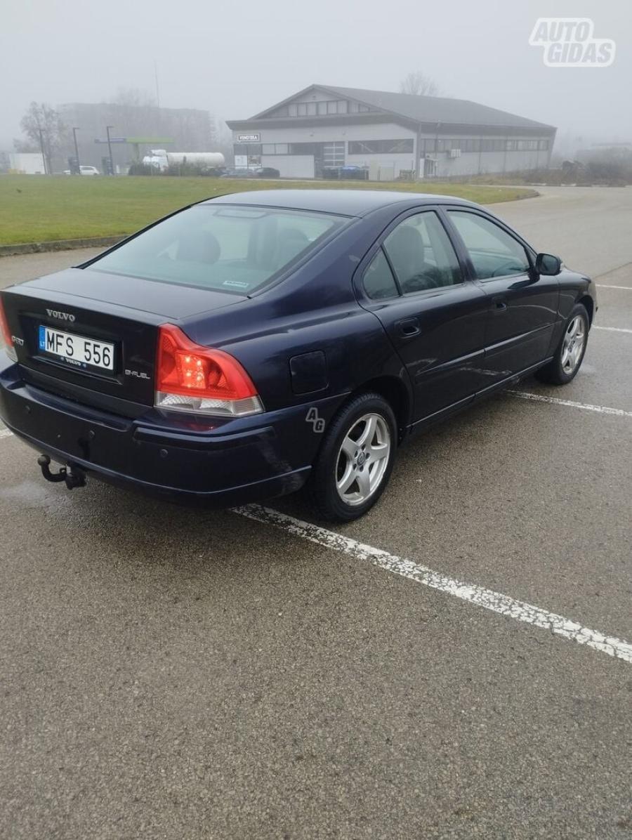 Blue Volvo S60 2006 in Radviliskis, with an engine capacity of 2.40 L and mileage of 238 thousand km for 1800 €, photo 3 on AUTOMOTO.COM.LV