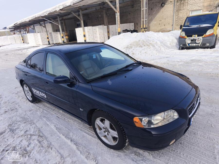 Blue Volvo S60 2006 in Taurage, with an engine capacity of 2.40 L and mileage of 275 thousand km for 1980 €, photo 2 on AUTOMOTO.COM.LV