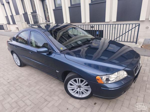 Blue Volvo S60 2006 in Taurage, with an engine capacity of 2.40 L and mileage of 402 thousand km for 1950 €, photo 1 on AUTOMOTO.COM.LV