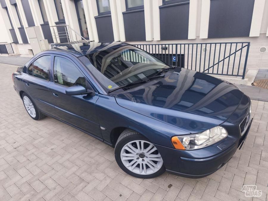 Blue Volvo S60 2006 in Taurage, with an engine capacity of 2.40 L and mileage of 402 thousand km for 1950 €, photo 1 on AUTOMOTO.COM.LV