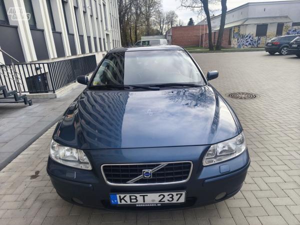 Blue Volvo S60 2006 in Taurage, with an engine capacity of 2.40 L and mileage of 402 thousand km for 1950 €, photo 5 on AUTOMOTO.COM.LV