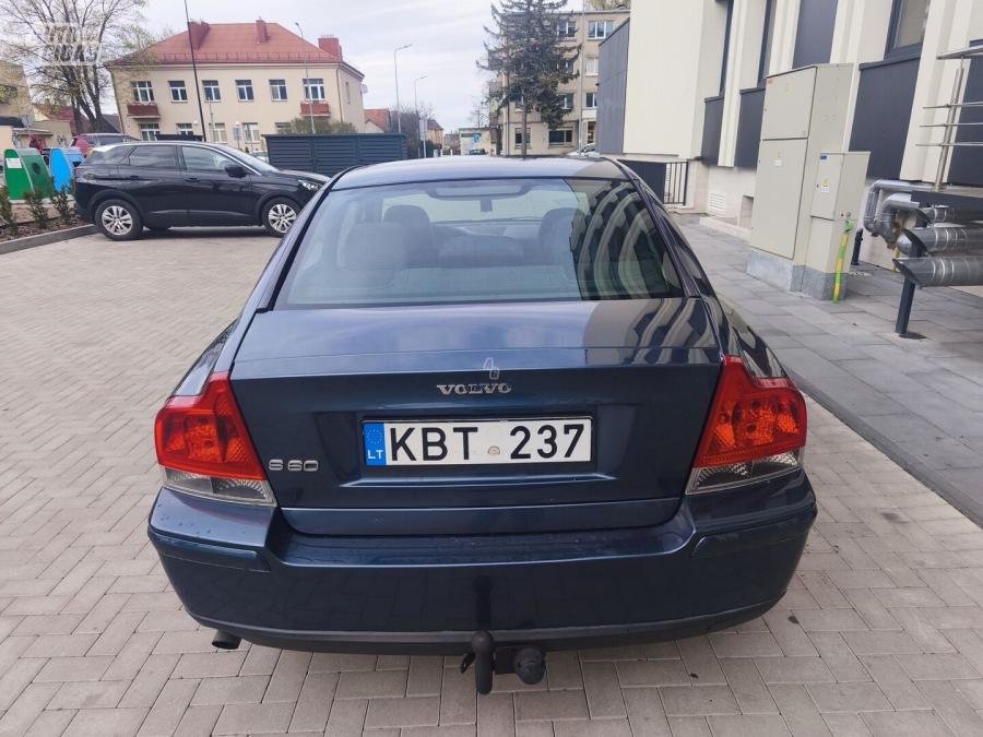 Blue Volvo S60 2006 in Taurage, with an engine capacity of 2.40 L and mileage of 402 thousand km for 1950 €, photo 7 on AUTOMOTO.COM.LV