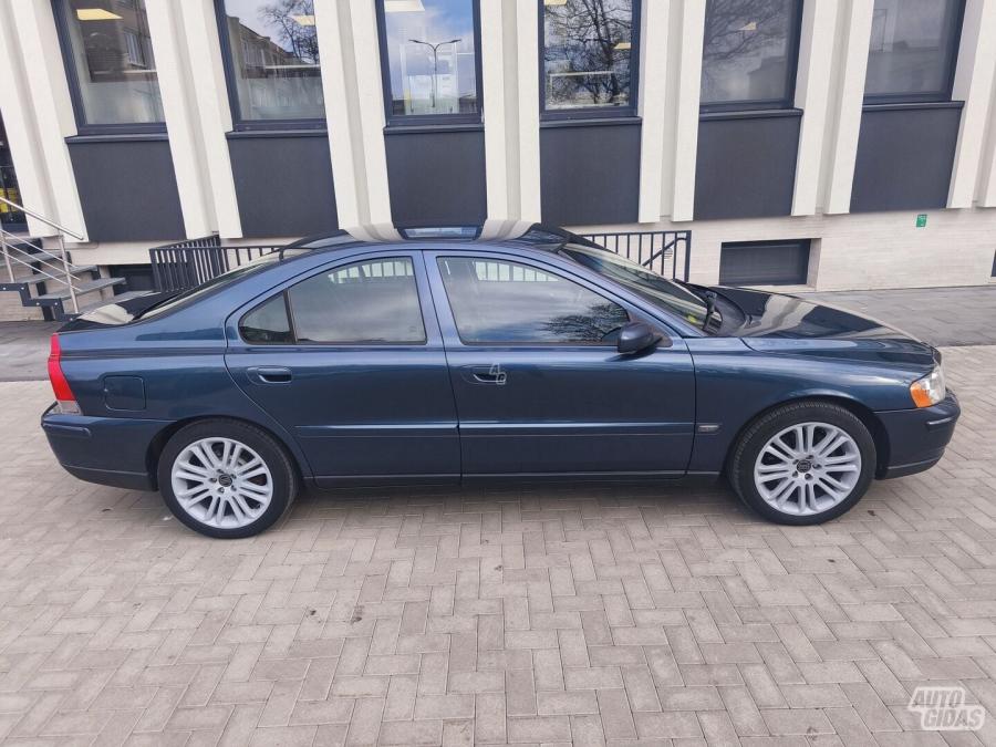 Blue Volvo S60 2006 in Taurage, with an engine capacity of 2.40 L and mileage of 402 thousand km for 1950 €, photo 8 on AUTOMOTO.COM.LV
