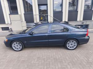 Blue Volvo S60 2006 in Taurage, with an engine capacity of 2.40 L and mileage of 402 thousand km for 1950 €, photo 9 on AUTOMOTO.COM.LV