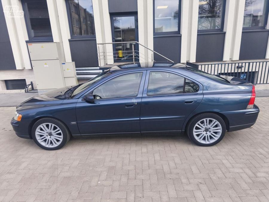 Blue Volvo S60 2006 in Taurage, with an engine capacity of 2.40 L and mileage of 402 thousand km for 1950 €, photo 9 on AUTOMOTO.COM.LV