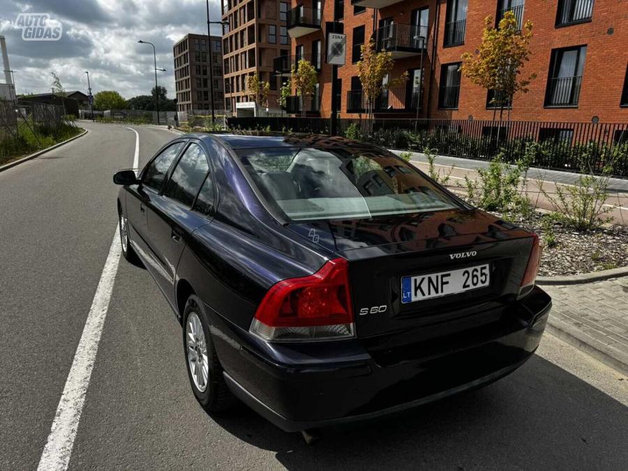 Blue Volvo S60 2006 in Vilnius, with an engine capacity of 2.40 L and mileage of 316 thousand km for 1999 €, photo 4 on AUTOMOTO.COM.LV