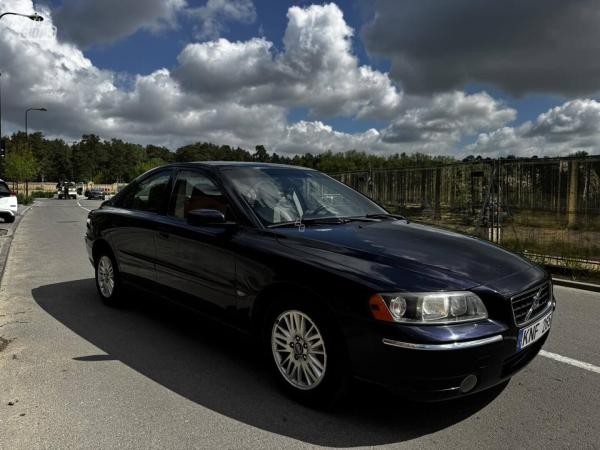 Blue Volvo S60 2006 in Vilnius, with an engine capacity of 2.40 L and mileage of 316 thousand km for 1999 €, photo 8 on AUTOMOTO.COM.LV