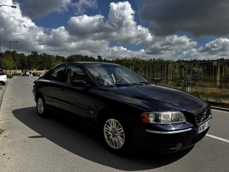 Blue Volvo S60 2006 in Vilnius, with an engine capacity of 2.40 L and mileage of 316 thousand km for 1999 €, photo 9 on AUTOMOTO.COM.LV
