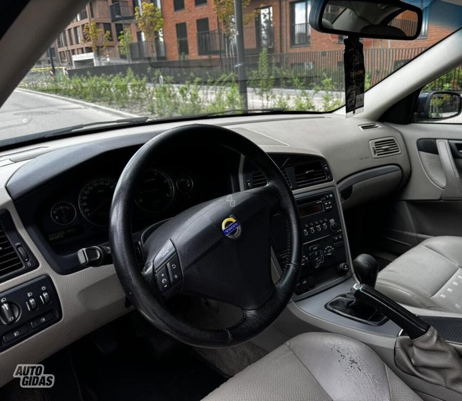 Blue Volvo S60 2006 in Vilnius, with an engine capacity of 2.40 L and mileage of 316 thousand km for 1999 €, photo 11 on AUTOMOTO.COM.LV