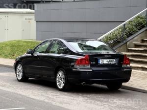 Zils Volvo S60 2006 Rīga, ar dzinēja tilpumu 2.40 L un nobraukumu 295 tūkst. km par 2650 €, foto 4 vietnē AUTOMOTO.COM.LV