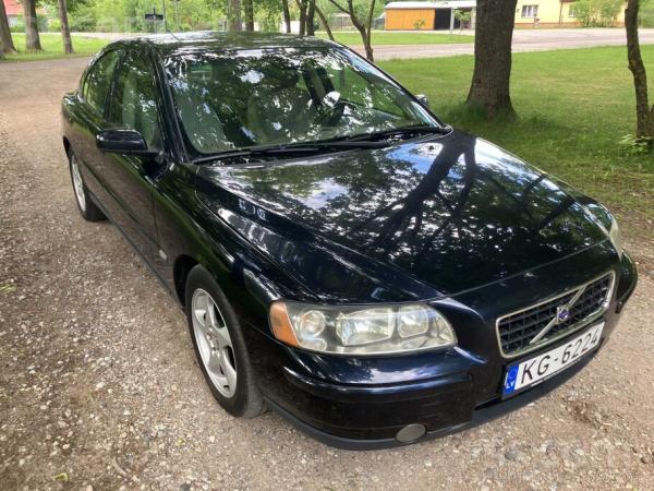 Blue Volvo S60 2006 in Jelgava, with an engine capacity of 2.40 L and mileage of 319 thousand km for 1590 €, photo 2 on AUTOMOTO.COM.LV
