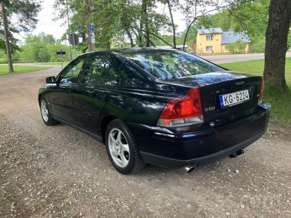 Blue Volvo S60 2006 in Jelgava, with an engine capacity of 2.40 L and mileage of 319 thousand km for 1590 €, photo 6 on AUTOMOTO.COM.LV
