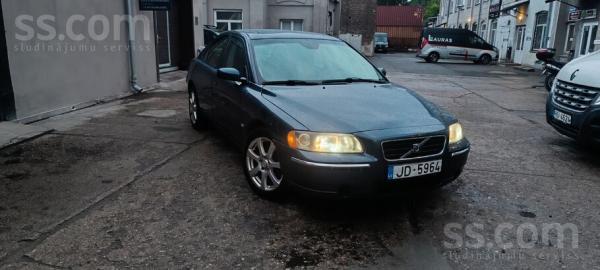 Zils Volvo S60 2006 Rīga, ar dzinēja tilpumu 2.40 L un nobraukumu 242 tūkst. km par 2500 €, foto 1 vietnē AUTOMOTO.COM.LV