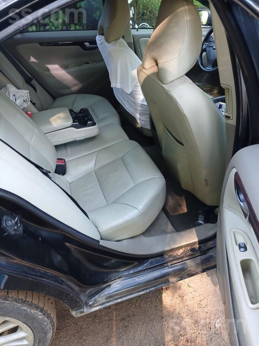 Blue Volvo S60 2006 in Riga, with an engine capacity of 2.40 L and mileage of 317 thousand km for 1450 €, photo 6 on AUTOMOTO.COM.LV