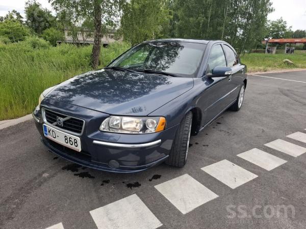 Blue Volvo S60 2006 in Jelgava, with an engine capacity of 2.40 L and mileage of 304 thousand km for 2600 €, photo 2 on AUTOMOTO.COM.LV