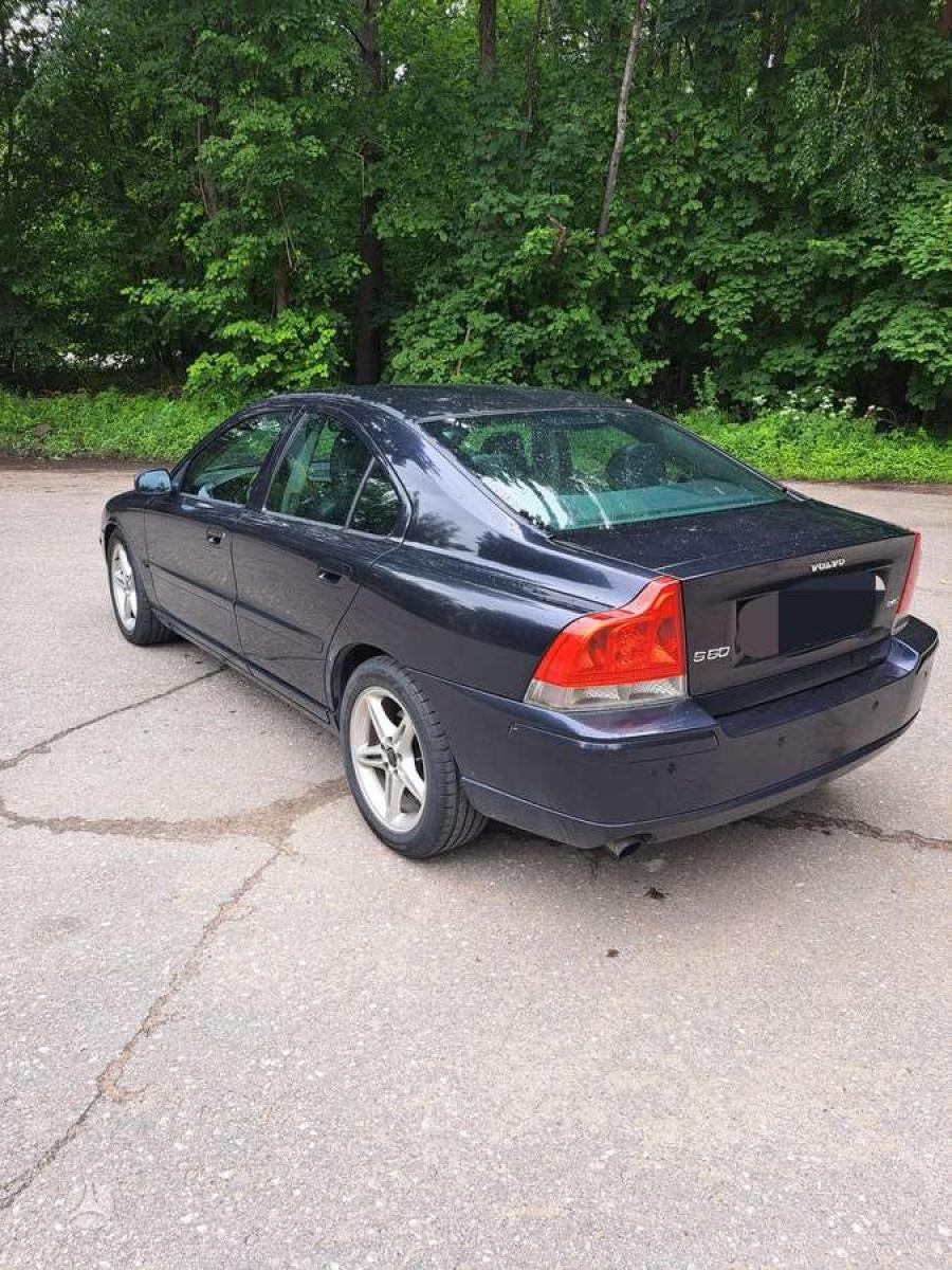 Blue Volvo S60 2006 in Alytus, with an engine capacity of 2.40 L and mileage of 305 thousand km for 2300 €, photo 1 on AUTOMOTO.COM.LV
