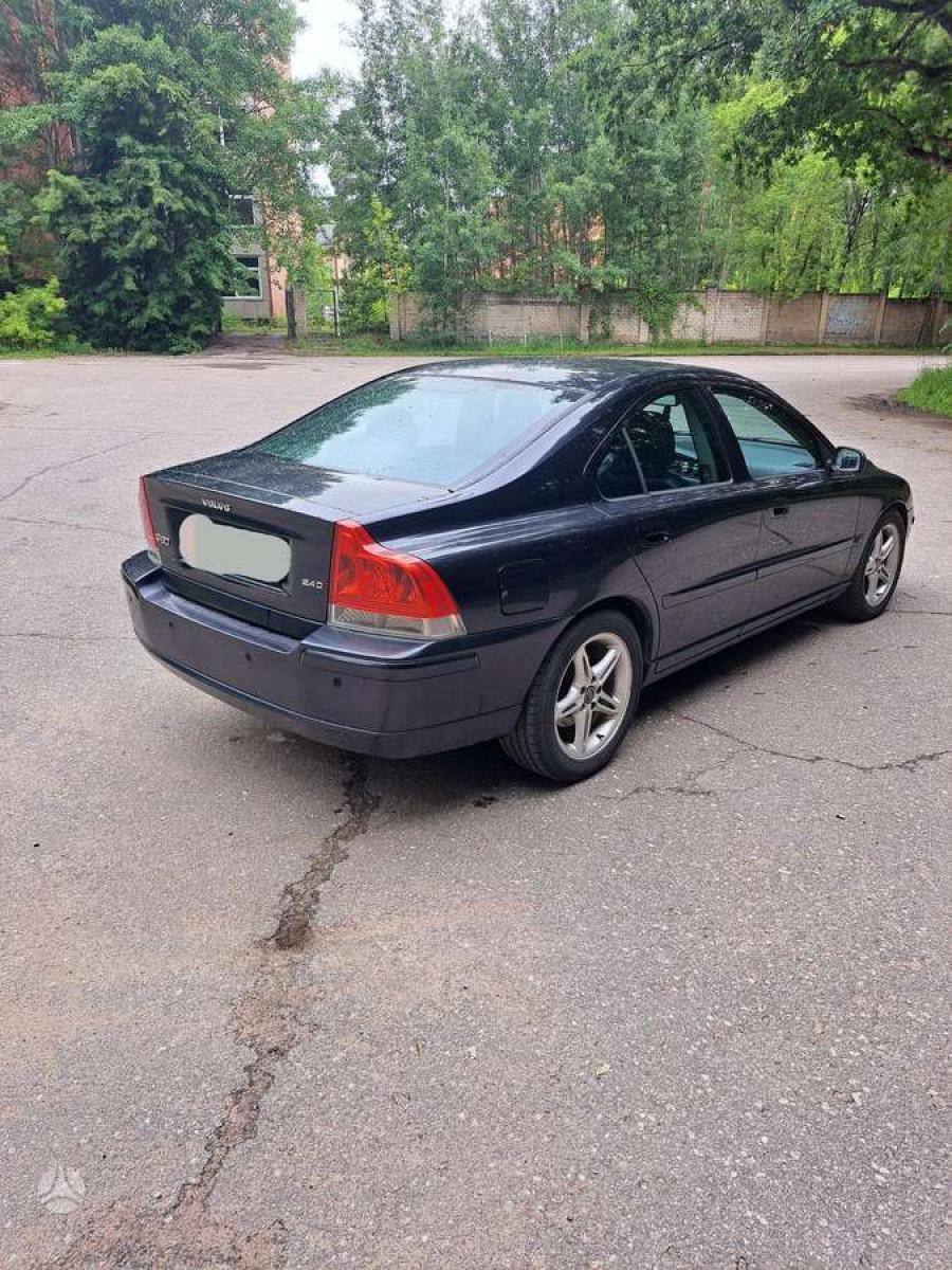 Blue Volvo S60 2006 in Alytus, with an engine capacity of 2.40 L and mileage of 305 thousand km for 2300 €, photo 3 on AUTOMOTO.COM.LV