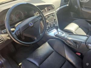 Blue Volvo S60 2006 in Alytus, with an engine capacity of 2.40 L and mileage of 305 thousand km for 2300 €, photo 9 on AUTOMOTO.COM.LV