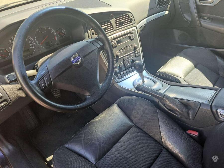 Blue Volvo S60 2006 in Alytus, with an engine capacity of 2.40 L and mileage of 305 thousand km for 2300 €, photo 9 on AUTOMOTO.COM.LV