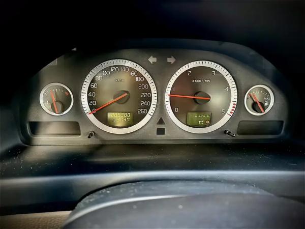 Синий Вольво С60 2006 в Елгава, объемом двигателя 2.40 л и пробегом 285 тыс. км за 2490 €, фото 7 на AUTOMOTO.COM.LV