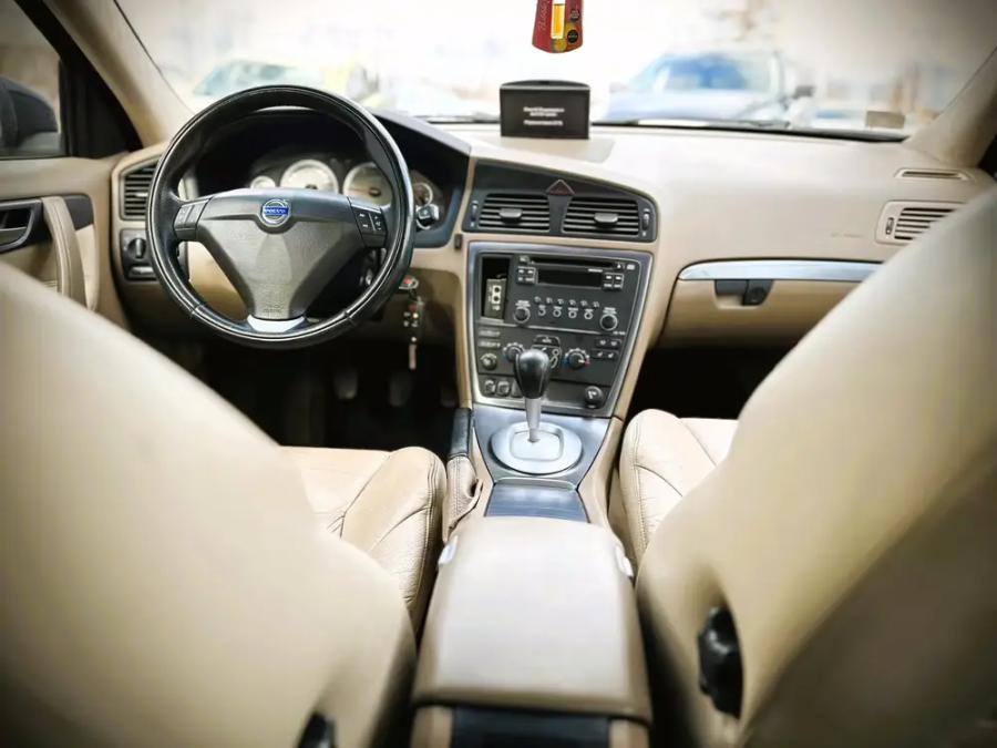 Zils Volvo S60 2006 Jelgava, ar dzinēja tilpumu 2.40 L un nobraukumu 285 tūkst. km par 2490 €, foto 9 vietnē AUTOMOTO.COM.LV