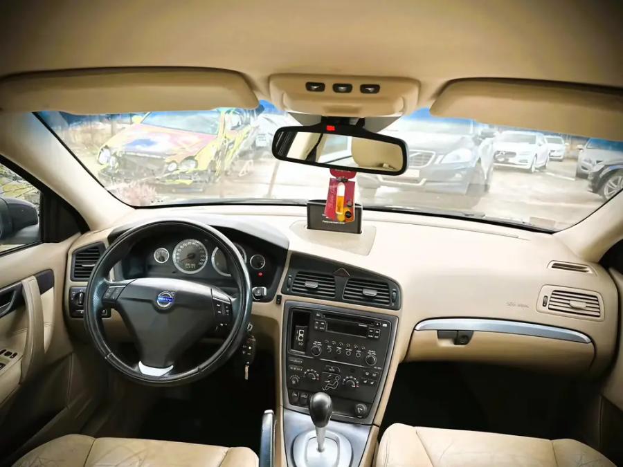 Zils Volvo S60 2006 Jelgava, ar dzinēja tilpumu 2.40 L un nobraukumu 285 tūkst. km par 2490 €, foto 13 vietnē AUTOMOTO.COM.LV