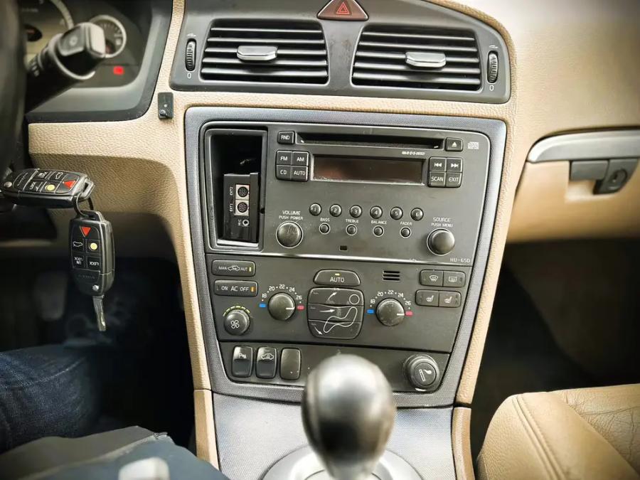 Zils Volvo S60 2006 Jelgava, ar dzinēja tilpumu 2.40 L un nobraukumu 285 tūkst. km par 2490 €, foto 15 vietnē AUTOMOTO.COM.LV