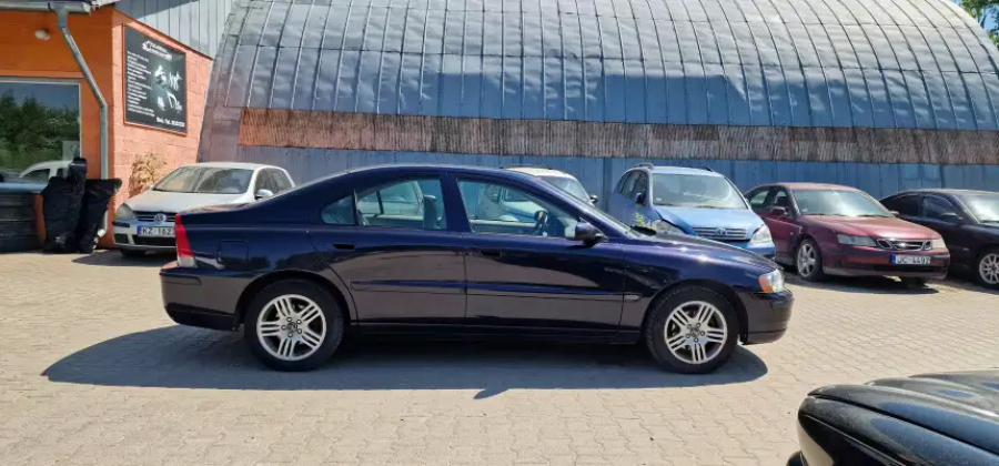 Zils Volvo S60 2006 Valmiera, ar dzinēja tilpumu 2.40 L un nobraukumu 336 tūkst. km par 1950 €, foto 3 vietnē AUTOMOTO.COM.LV