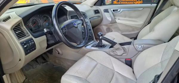 Blue Volvo S60 2006 in Valmiera, with an engine capacity of 2.40 L and mileage of 336 thousand km for 1950 €, photo 8 on AUTOMOTO.COM.LV