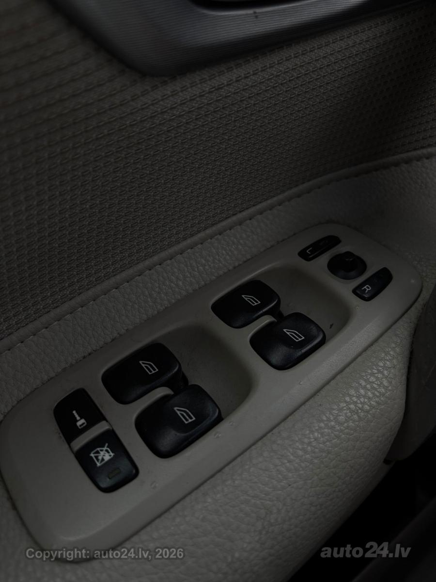 Zils Volvo S60 2006 Tartu, ar dzinēja tilpumu 2.40 L un nobraukumu 232 tūkst. km par 3390 €, foto 17 vietnē AUTOMOTO.COM.LV