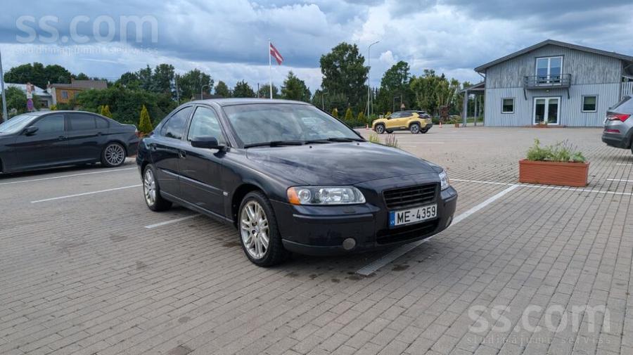 Blue Volvo S60 2006 in Riga, with an engine capacity of 2.40 L and mileage of 420 thousand km for 1150 €, photo 4 on AUTOMOTO.COM.LV