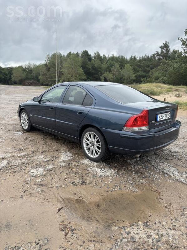 Blue Volvo S60 2006 in Liepaja, with an engine capacity of 2.40 L and mileage of 414 thousand km for 2400 €, photo 5 on AUTOMOTO.COM.LV