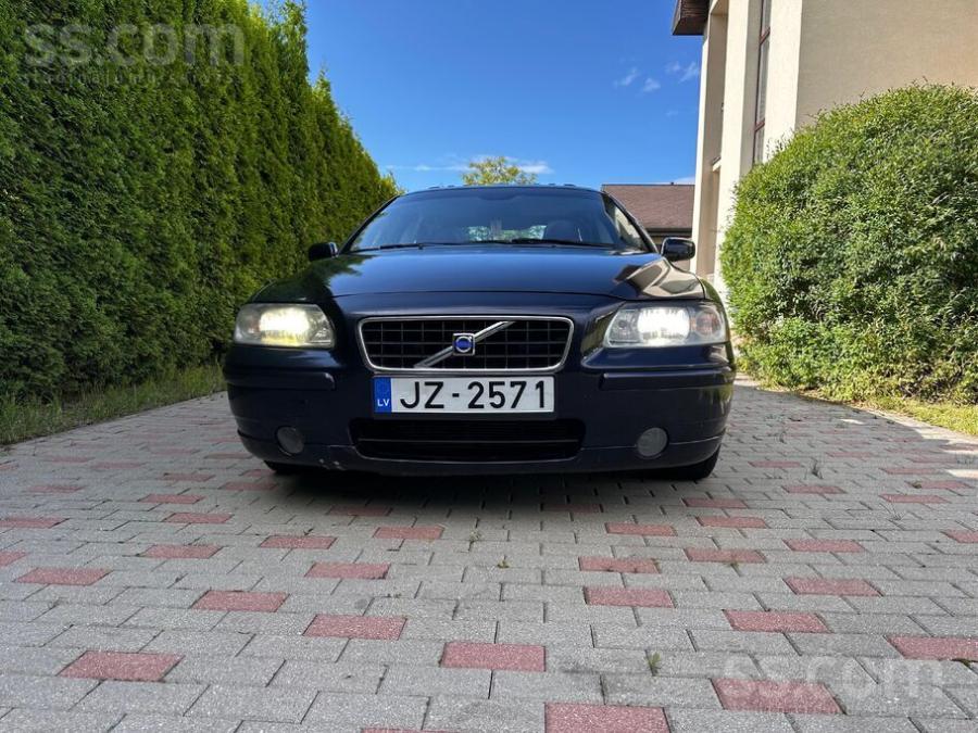 Blue Volvo S60 2006 in Riga, with an engine capacity of 2.40 L and mileage of 218 thousand km for 2500 €, photo 1 on AUTOMOTO.COM.LV