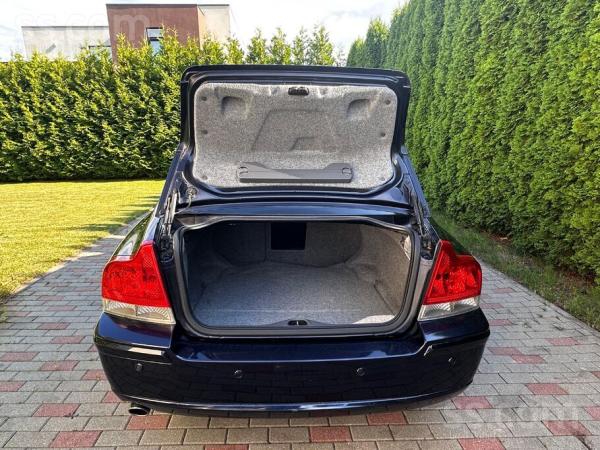 Blue Volvo S60 2006 in Riga, with an engine capacity of 2.40 L and mileage of 218 thousand km for 2500 €, photo 5 on AUTOMOTO.COM.LV
