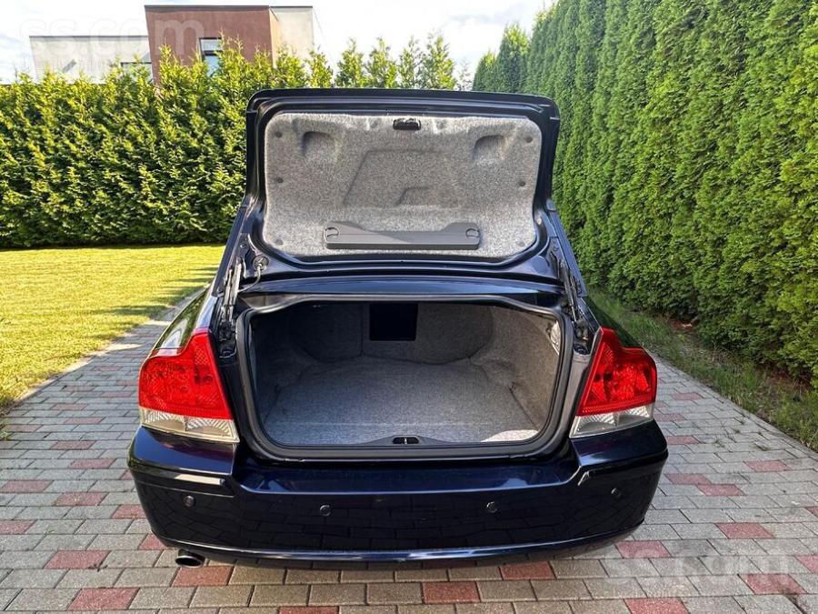 Blue Volvo S60 2006 in Riga, with an engine capacity of 2.40 L and mileage of 218 thousand km for 2500 €, photo 6 on AUTOMOTO.COM.LV