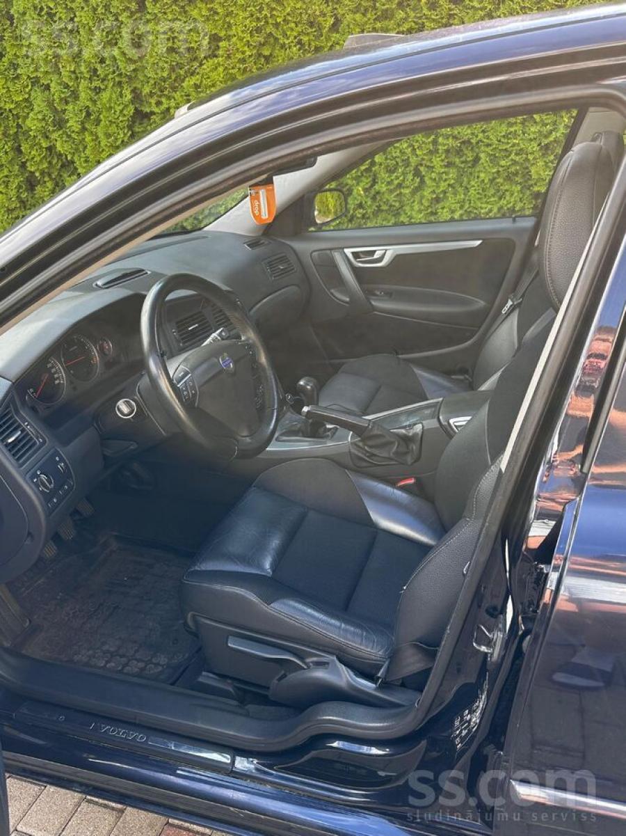 Blue Volvo S60 2006 in Riga, with an engine capacity of 2.40 L and mileage of 218 thousand km for 2500 €, photo 8 on AUTOMOTO.COM.LV