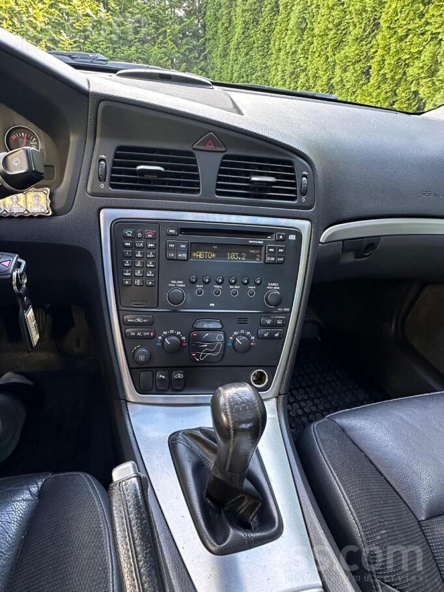 Blue Volvo S60 2006 in Riga, with an engine capacity of 2.40 L and mileage of 218 thousand km for 2500 €, photo 9 on AUTOMOTO.COM.LV