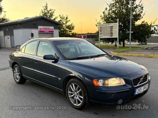 Blue Volvo S60 2006 in Rapla, with an engine capacity of 2.50 L and mileage of 0 thousand km for 1500 €, photo 4 on AUTOMOTO.COM.LV