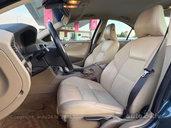 Blue Volvo S60 2006 in Rapla, with an engine capacity of 2.50 L and mileage of 0 thousand km for 1500 €, photo 9 on AUTOMOTO.COM.LV