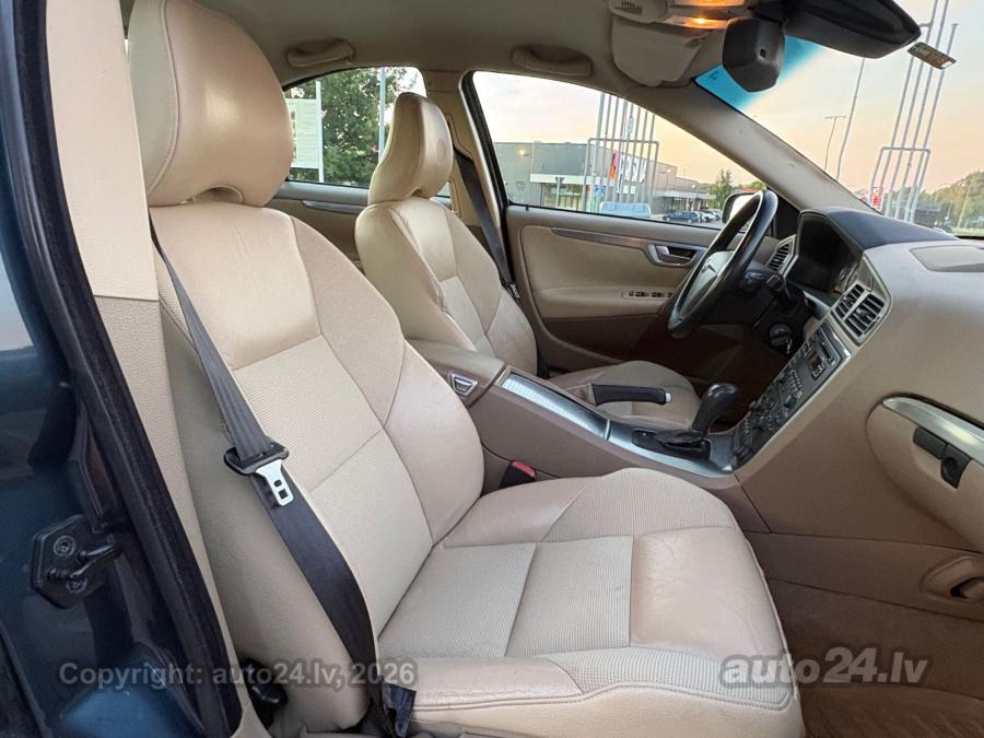 Blue Volvo S60 2006 in Rapla, with an engine capacity of 2.50 L and mileage of 0 thousand km for 1500 €, photo 12 on AUTOMOTO.COM.LV