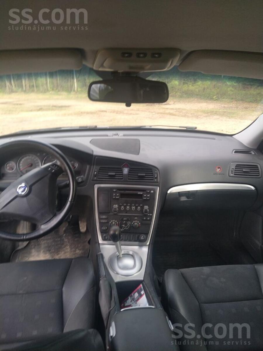 Blue Volvo S60 2006 in Riga, with an engine capacity of 2.40 L and mileage of 382 thousand km for 1650 €, photo 3 on AUTOMOTO.COM.LV