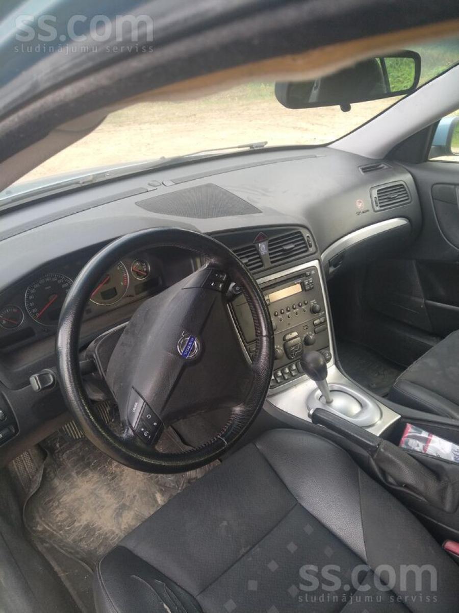 Blue Volvo S60 2006 in Riga, with an engine capacity of 2.40 L and mileage of 382 thousand km for 1650 €, photo 6 on AUTOMOTO.COM.LV