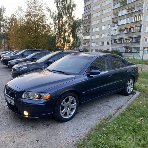 Volvo S60 2006 in Daugavpils on AUTOMOTO.COM.LV Blue Volvo S60 2006 in Daugavpils, with an engine capacity of 2.40 L and mileage of 405 thousand km for 2600 €, photo 3 on AUTOMOTO.COM.LV